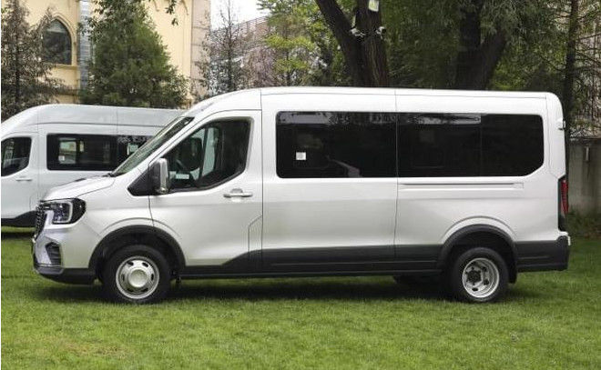 White Ford Transit Minibus 15 Seater Jiangling 10 Seater Minibus